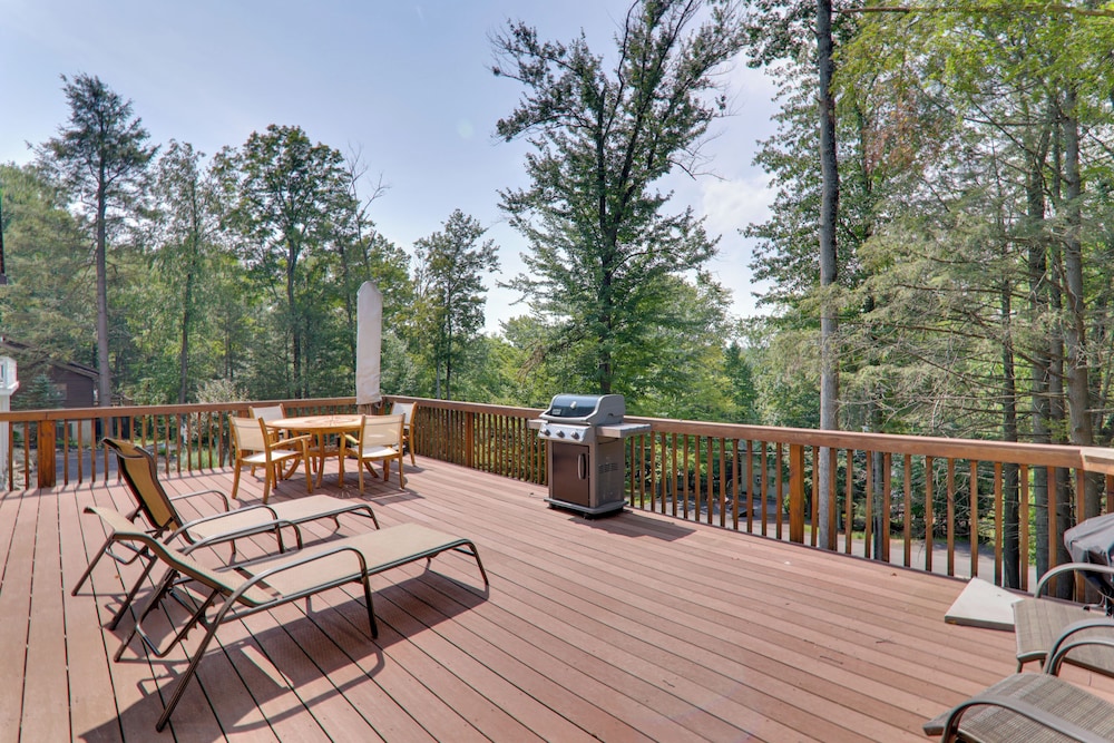 Large Deck + Resort Amenities: Lake Ariel Retreat - Pocono Mountains, PA