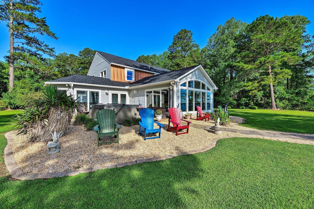 Bayfront Blounts Creek Home: Private Beach + Dock! - Goose Creek State Park, Washington