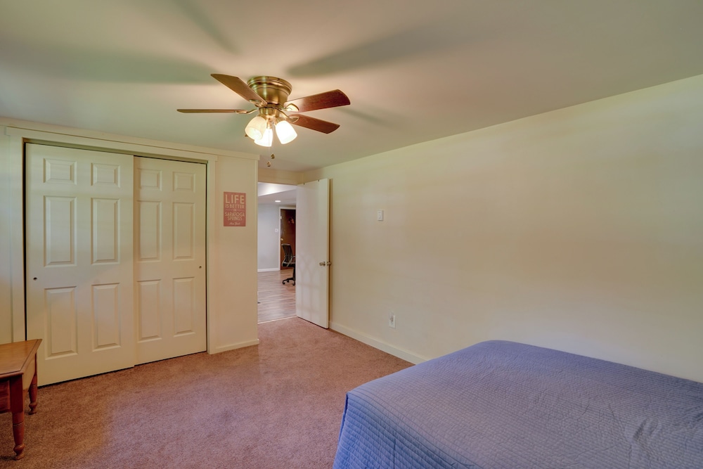 Saratoga Springs Haven W/ Pool + Fire Pit! - Saratoga Springs, NY