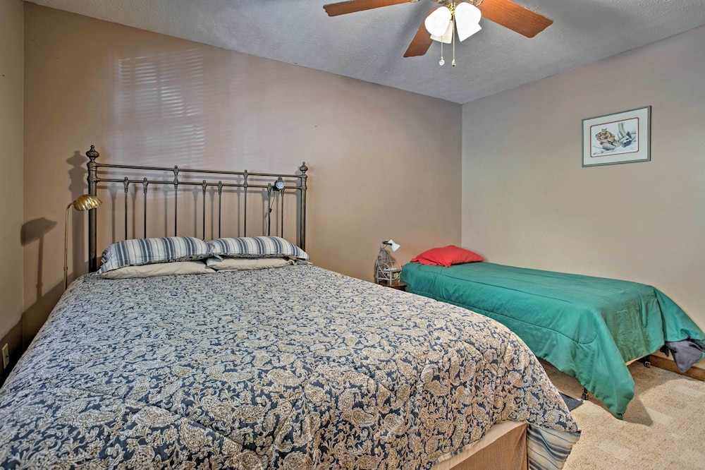 Emerald Gate Farm Cabin W/ On-site Fishing Pond! - Maggie Valley, NC