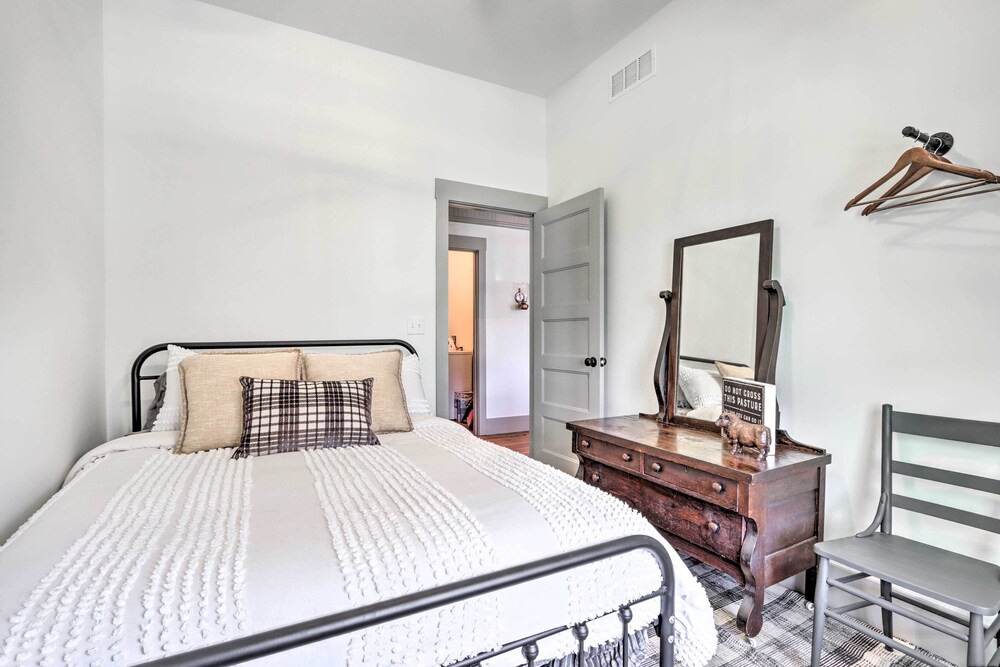 'The Ruebling House': Bright, Modern, & Renovated! - Defiance Ridge Vineyards, Defiance