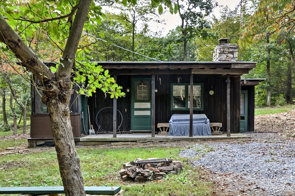 Rustic Bedford Cabin Near Hunting & Fishing - Buchanan State Forest, Clearville