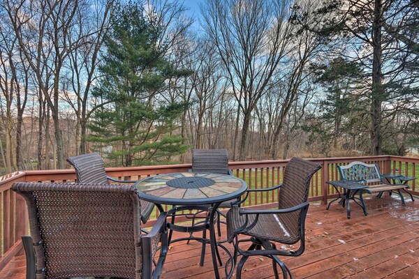 Family-friendly Woodbury Home With Yard + Deck! - Connecticut