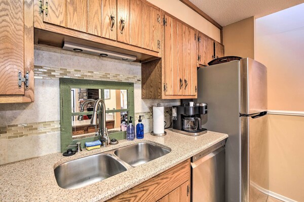 Sunny Sapphire Townhome W/ Resort Amenities! - Sapphire, NC