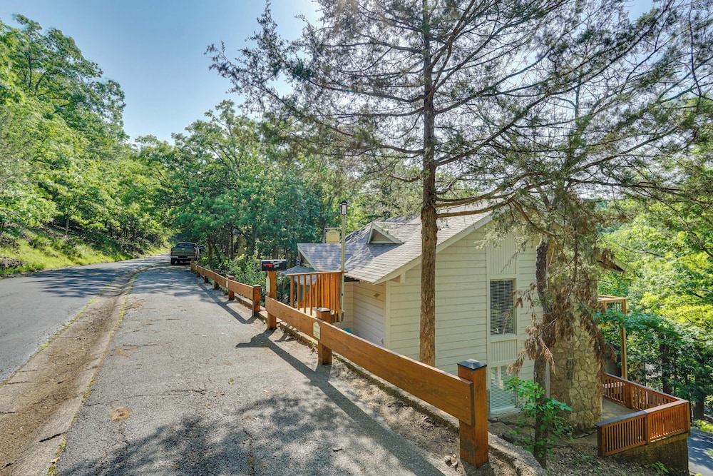 Margaritaville Osage Beach Home W/ Lake Views! - Lake Ozark, MO