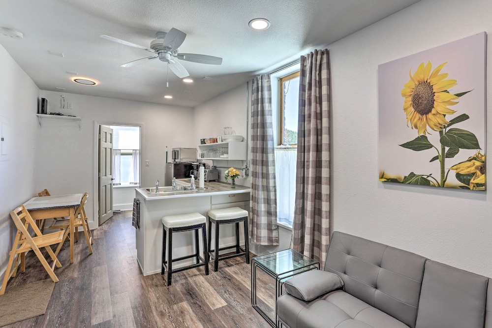 Modern Custer Apt - Walk To Shops & Dining! - Custer, SD