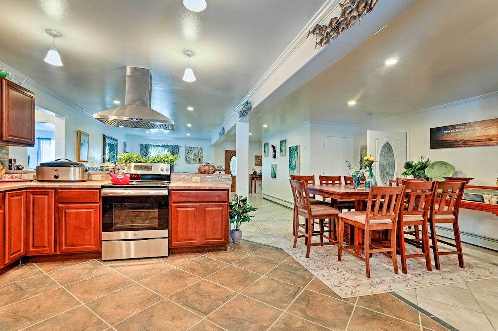 Expansive Getaway ~ 2 Miles To Mendenhall Glacier! - Juneau, AK