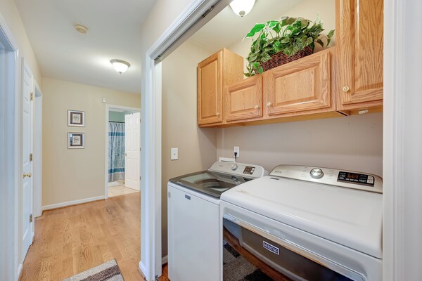 Family Home W/ Pool ~ 11 Mi To Greensboro - Greensboro, NC