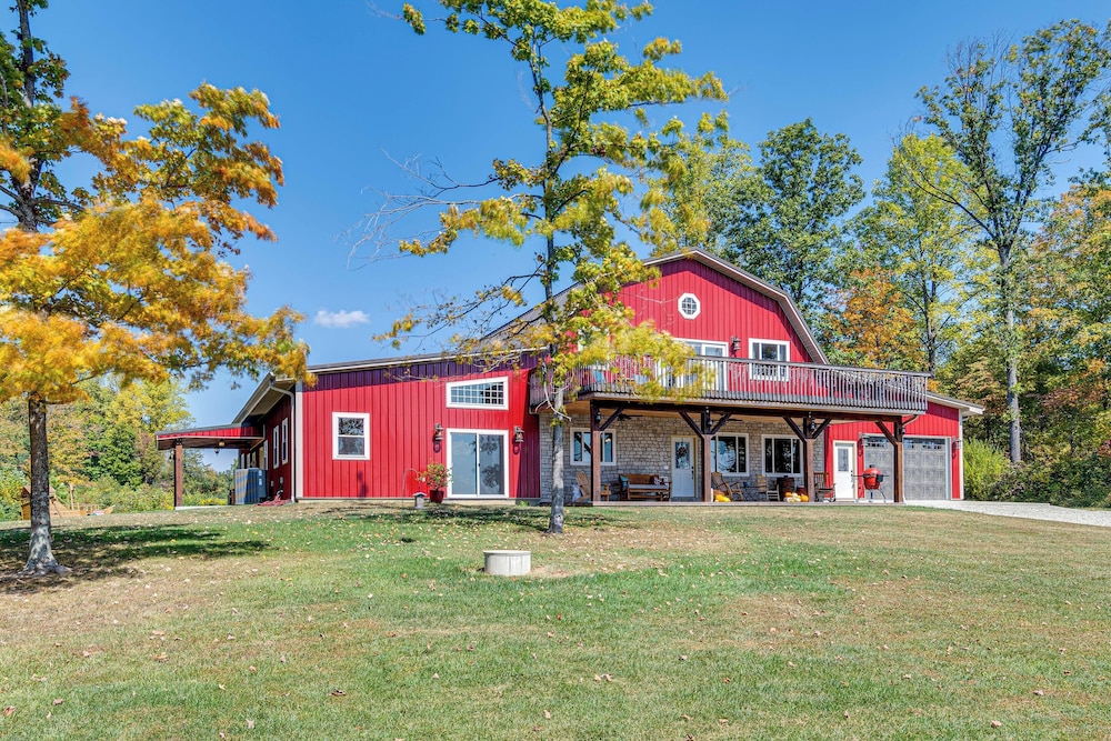 'Eagle Crest Lodge' - Large Group Getaway! - Bedford, IN