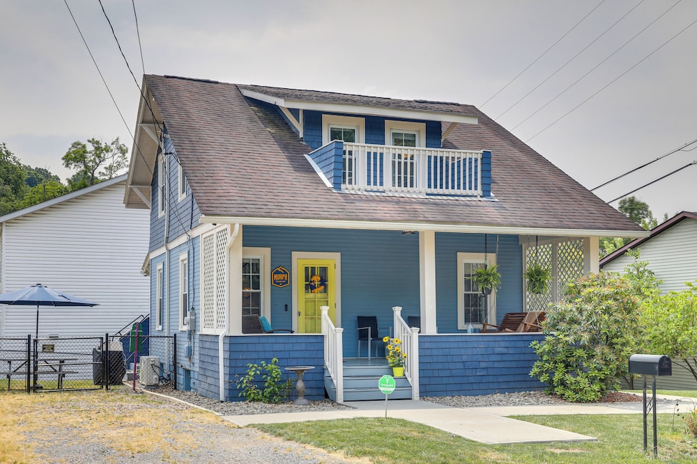 Pet-friendly Murph Landing - 1 Mile To Wvu! - Morgantown, WV