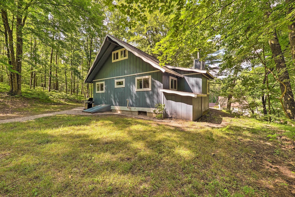 Pet-friendly Stanwood Sanctuary W/ Fire Pit! - Michigan