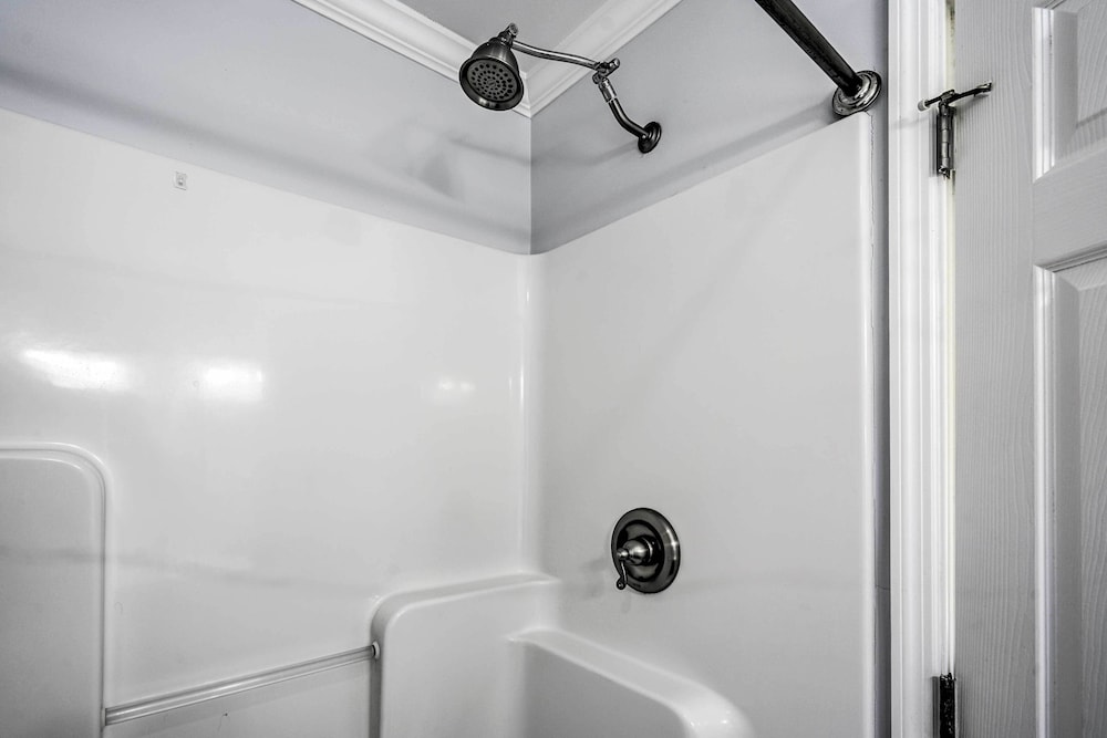 Charming Spring Lake Retreat, 1 Mi To Beach! - Point Pleasant Beach, NJ