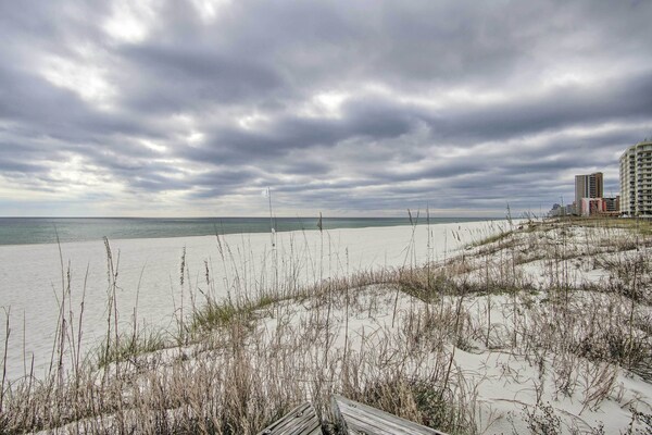 Orange Beach Resort Condo W/ Pool - Walk To Beach! - Alabama