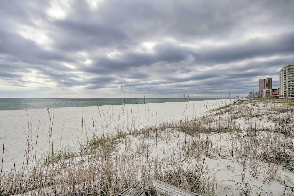 Orange Beach Resort Condo W/ Pool - Walk To Beach! - Alabama