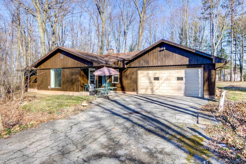 Pet-friendly Youngstown Cottage W/ Yard - Ohio