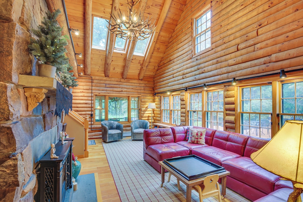 Game Room W/ Speakeasy Saloon: Accord Retreat - Kerhonkson, NY