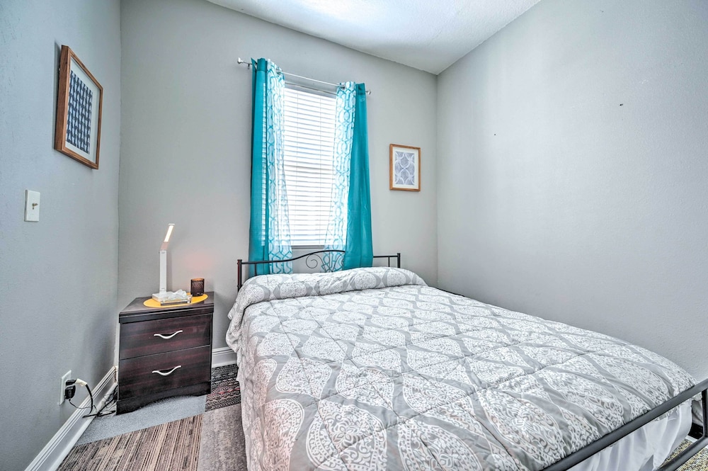 Updated Ybor City Duplex ~ 1/2 Mi To Seventh Ave! - Busch Gardens Tampa Bay