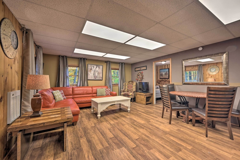 John Wayne' Apartment - Deck, Bbq, Horses On-site - Huntingdon County