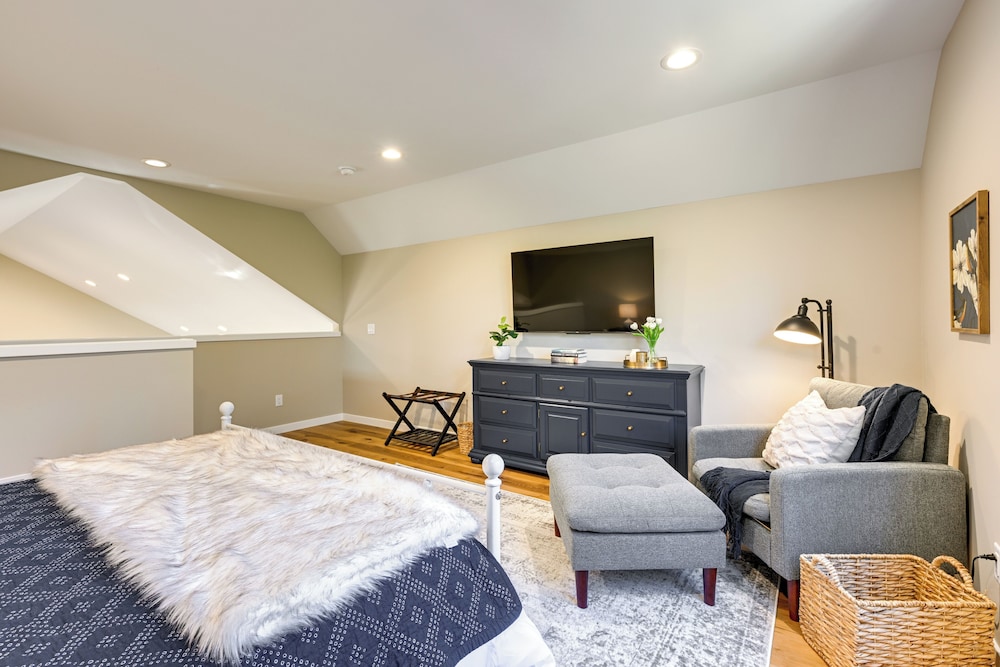 Chic Wisconsin Retreat W/ Deck, Grill & Fire Pit! - Wisconsin Dells, WI