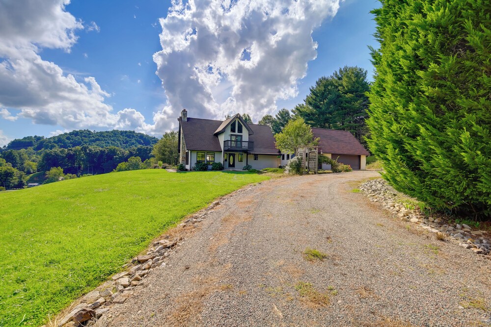 Secluded Mountain City Home W/ Deck & Views! - Mountain City, TN
