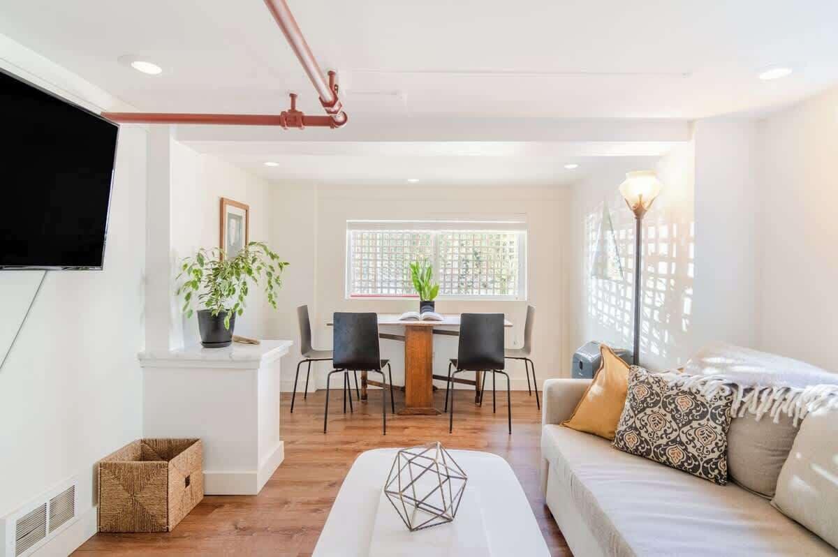 The Ballard Bungalow: Cozy Private Urban Oasis - Shoreline, WA