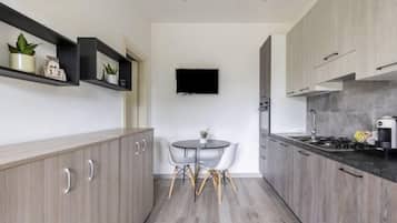 Apartamento luxo | Cozinha privada | Geladeira grande, fogão, lava-louças, máquina de café expresso