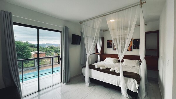 Apartamento | Individualmente decorados, espaço de trabalho para notebook