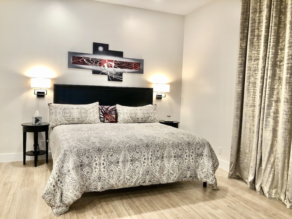 Casa Verba In Palm Desert At El Paseo ! 1bd 1ba, Private Pool, Mountain Views! - Palm Desert, CA