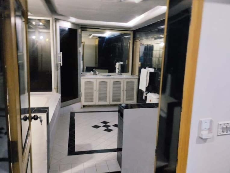 Executive Clift Royal - Best Place In Islamabad F8 Sector - 伊斯蘭馬巴德