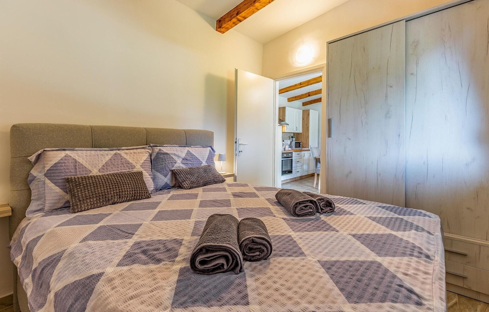 Schönes Haus In Medulin Mit Wlan - Ližnjan