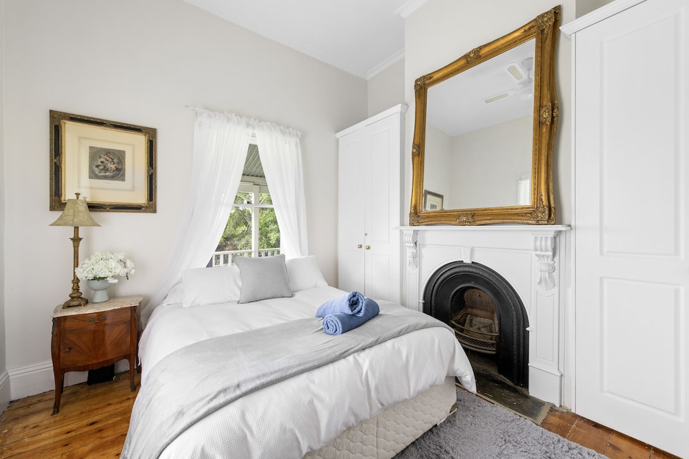 Beautiful Victorian Home With Amazing Views And Centrally Located - Portarlington