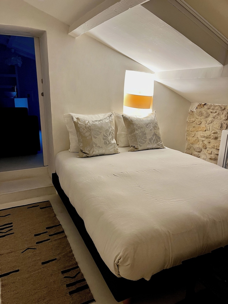 Appartement Avec Terrasse Au Centre De Saint Rémy Et Dans La Maison Plume - Paradou