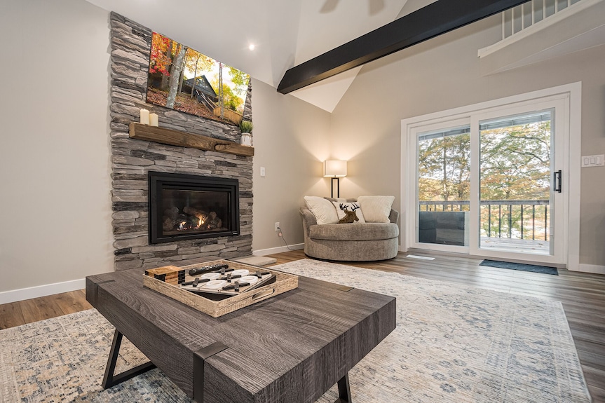 Lakefront Paradise & Lake Toys Included! Hot Tub~dock~game Room & Fire-pit! - Deep Creek Lake, MD