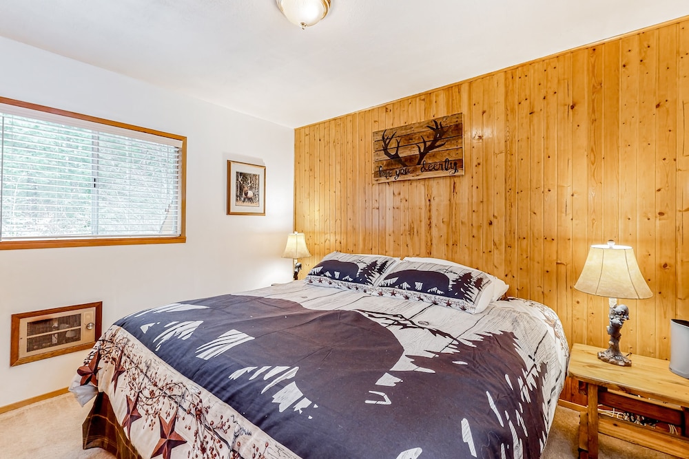 Wooded cabin with private hot tub, deck, firepit & fireplace - walk to ...