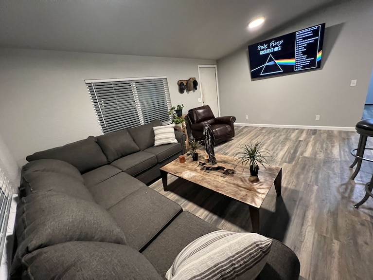 We Are 35 Min. From The Entrance To Kings Canyon & Sequoia National Park - California