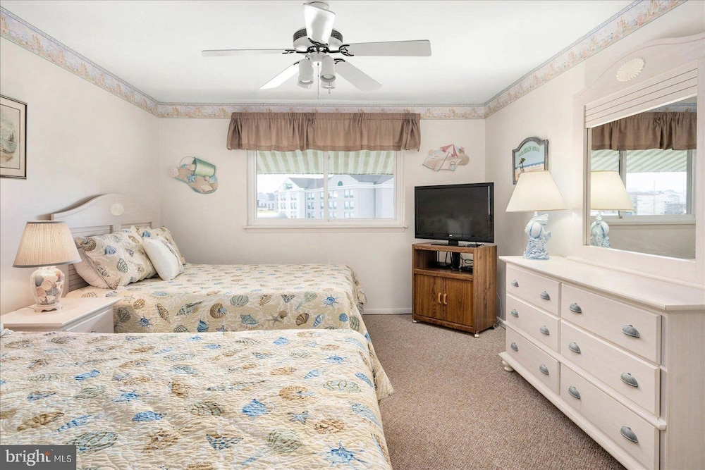 Northside Park Condo W/ Pool And Beach Supplies - Ocean City, MD