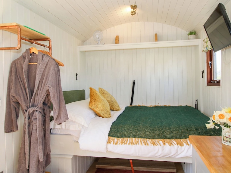 Balwen Shepherd's Hut, Romantic, Character Holiday Cottage In Berriew - Welshpool