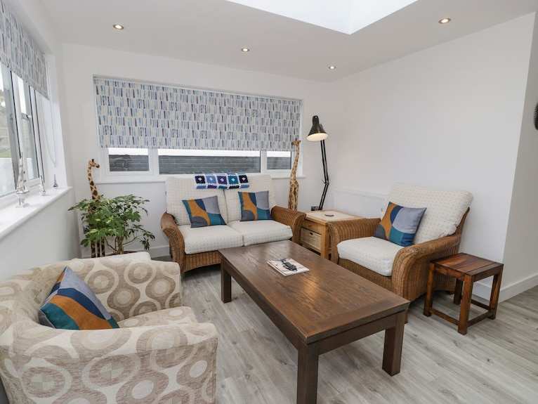 Melody, Pet Friendly, Country Holiday Cottage In Cemaes Bay - Anglesey