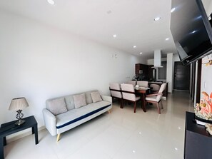 Apartamento urbano | Sala de estar | Smart TV 50 polegadas com canais digitais, TV