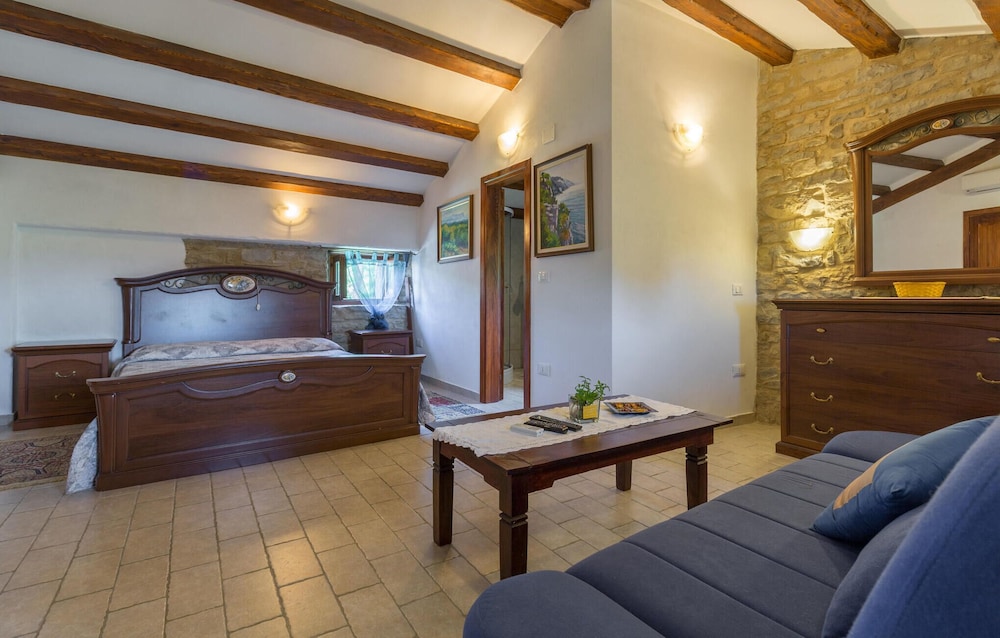 Beautiful Home In Buje With Wifi - Motovun