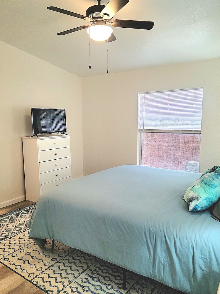 Walk To Water - Close To Boat Launch - Garage - Room For Boat & Toys! - Laughlin, NV