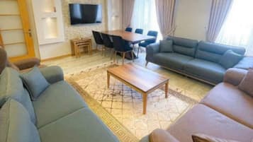 Apartamento Familiar | Sala de estar | Televisor LCD de 70 cm com canais digitais