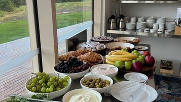 Pequeno-almoço tipo buffet diário incluído