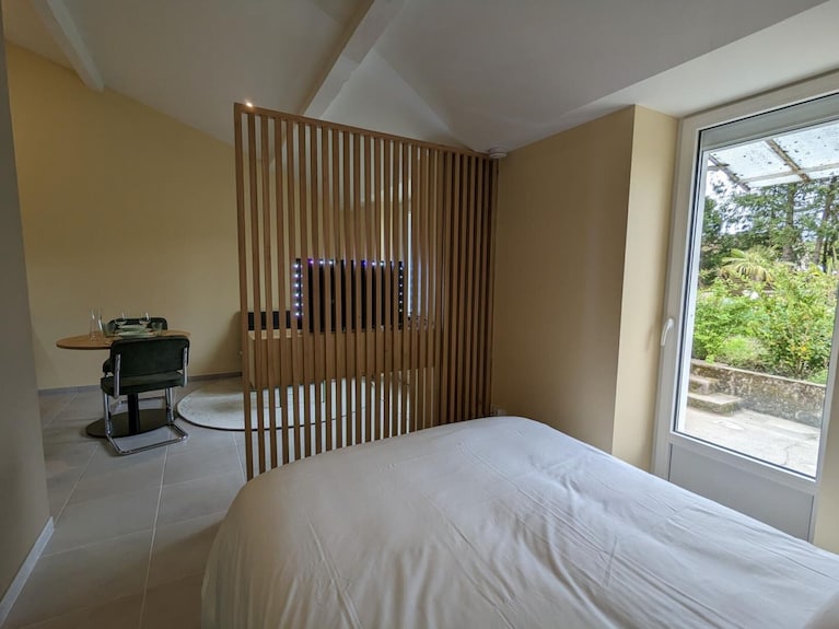 Studio Confort à Angoulême Avec Terrasse, Proche Transports, Idéale Pour Couples Et Bébés. - Angoulême