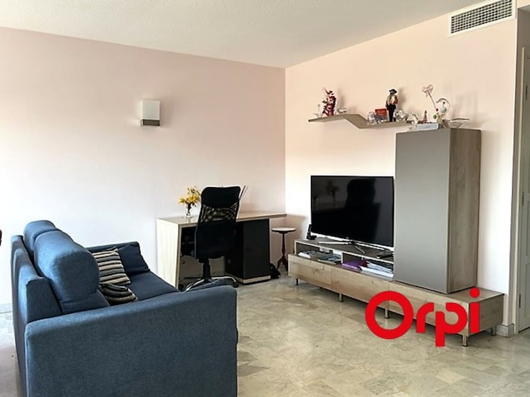 Steps From Beaches And Town Center A/c, Parking Included - Mentona