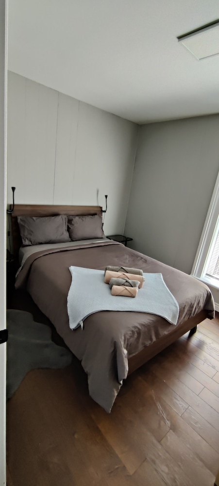 Spacious 2 Bedroom, Niagara Home Away From Home - Grand Island, NY