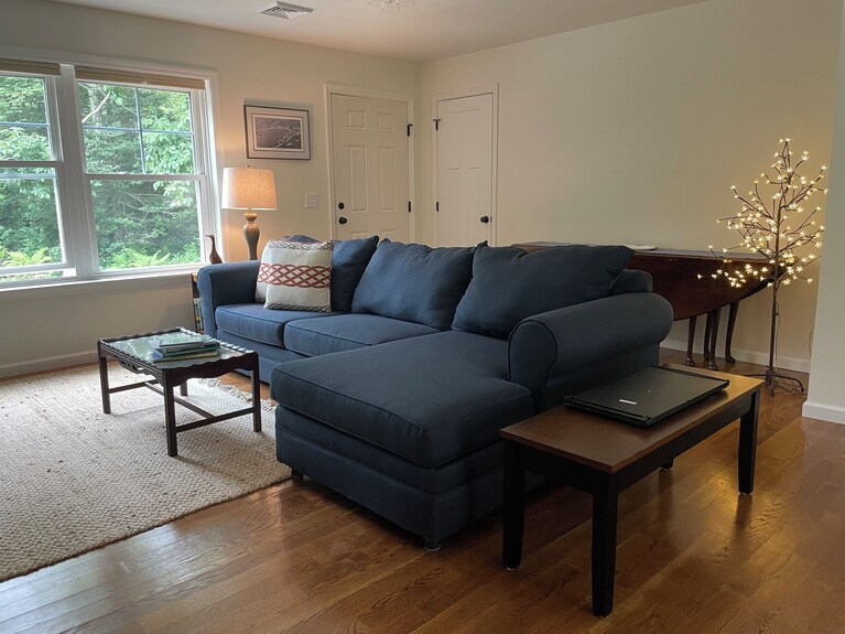 Secluded-3 Bedroom Spacious House In Coastal Rhode Island - Rhode Island