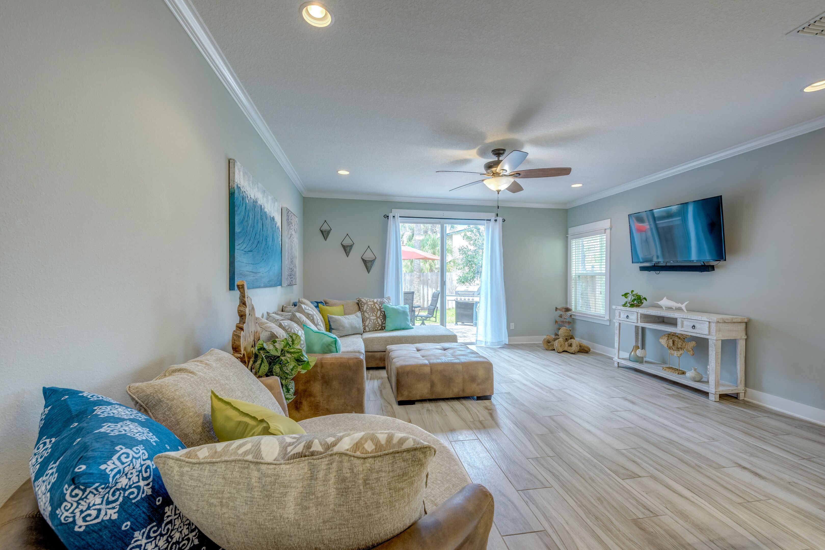 Luxe Townhome - One Block To The Sand - Jacksonville Beach, FL