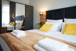 Quarto Duplo Comfort, Vista para a cidade | Cofre no quarto, cortinas/cortinados opacos, ferro/tábua de engomar