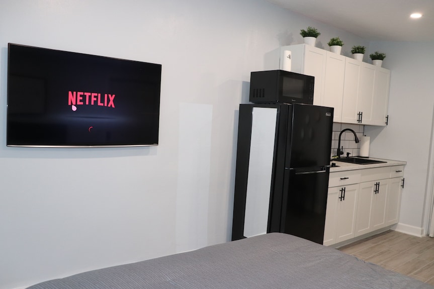 Comfy 1-br Studio In South Florida Near Beach - Ac, Washing Machine, Netflix - Pembroke Pines, FL